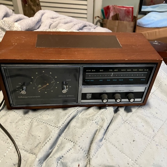 Magnavox | Other | Vintage Magnavox Solid State Radio Alarm Clock ...